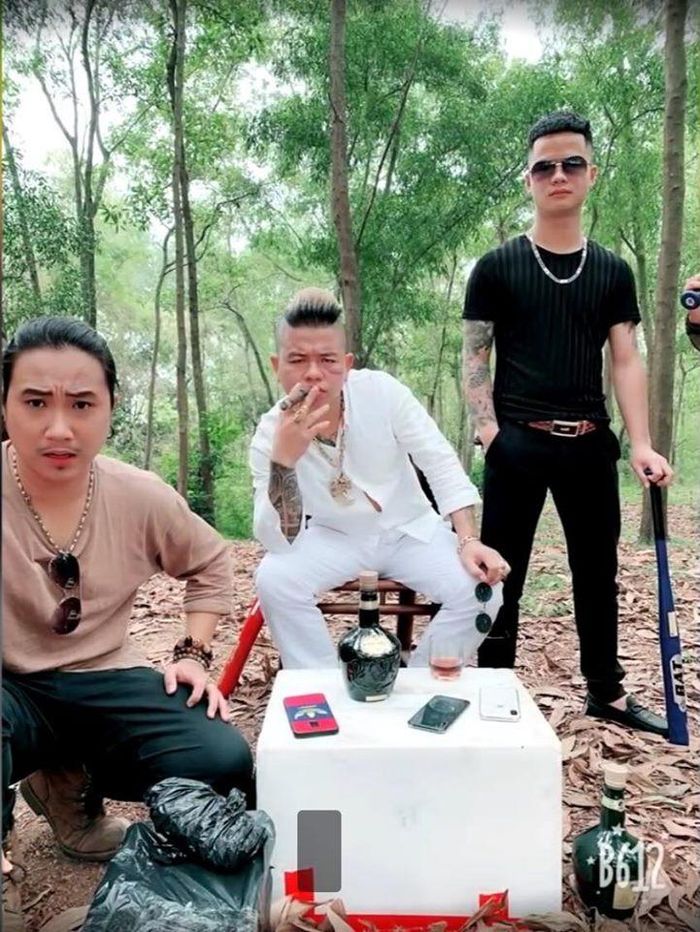 Lạnh sống lưng với 'hàng nóng, hàng lạnh' Dương Minh Tuyền khoe trong ...