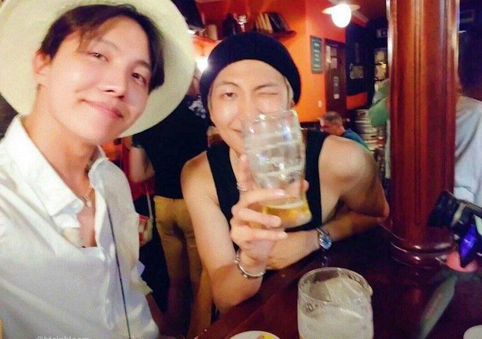 Chết cười với thói tật của RM BTS khi có tí men trong người - Báo Thể ...