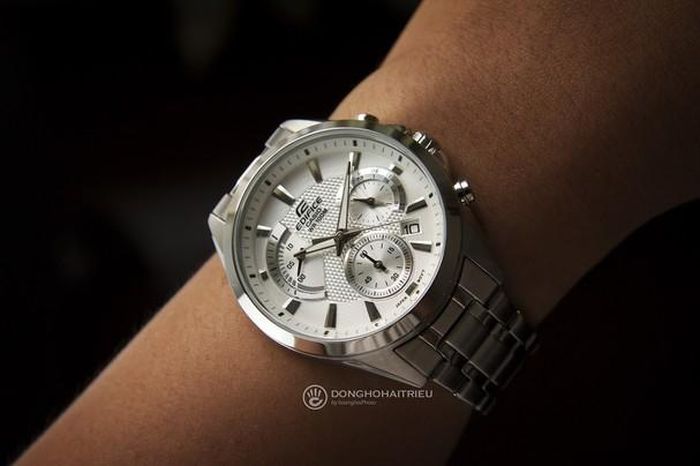 Casio Edifice 550: Bấm giờ, chịu được nước và còn hơn thế nữa - Báo Nghệ An
