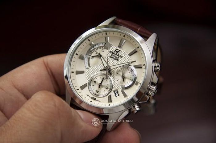 Casio Edifice 550: Bấm giờ, chịu được nước và còn hơn thế nữa - Báo Nghệ An
