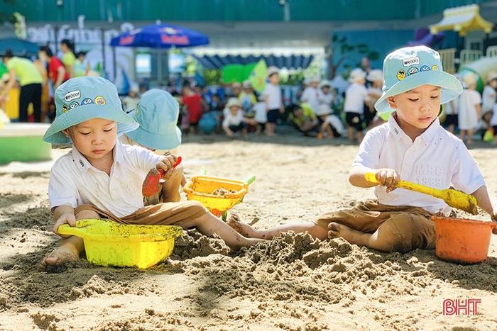 Độc đáo lễ hội cát 'SANDY WEEK' của các bé mầm non Trí Đức - Báo Hà Tĩnh