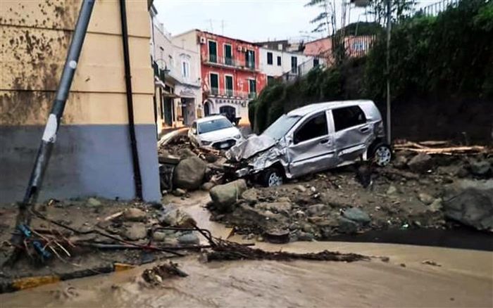 Italy: Mưa lớn gây lở đất khiến hơn 20 người thiệt mạng và mất tích ...