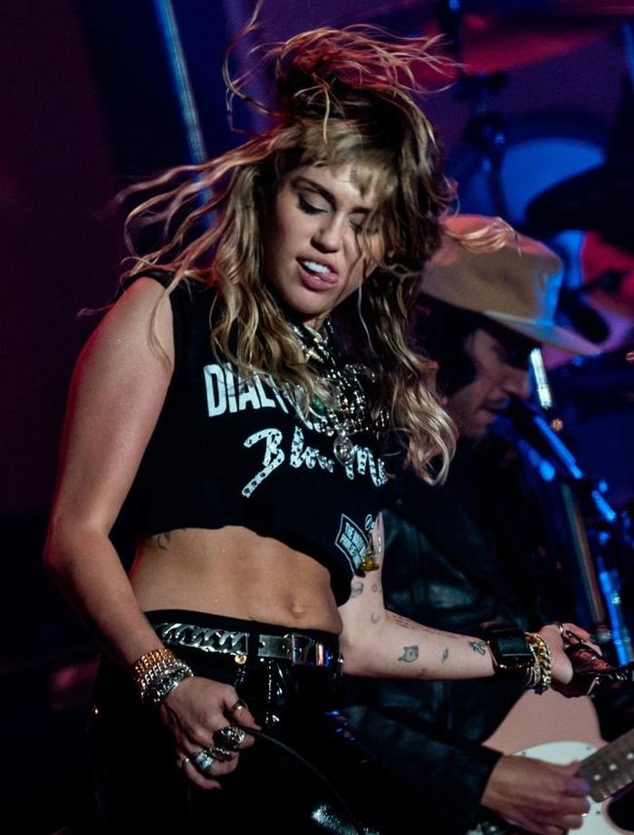 Miley Cyrus Cảm Thấy Tội Lỗi Trước Những Tranh Cãi Khi Dứt Bỏ Hình 9163