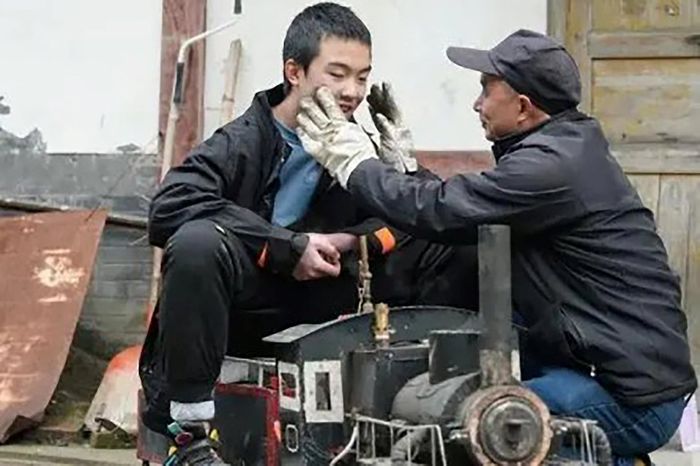 Thương con trai mắc chứng tự kỷ, người cha dành 8 năm để chế tạo tàu ...