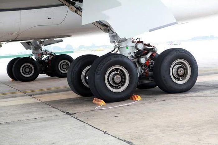 Nhiều máy bay bị đinh ghim, rách lốp nhưng không phát hiện 'thủ phạm ...