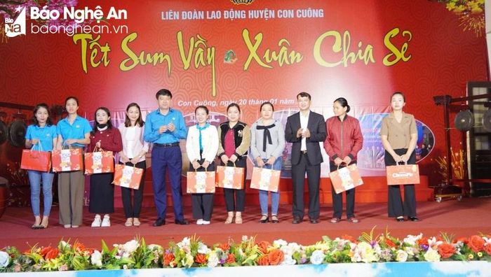 Ấm áp chương trình Tết sum vầy-Xuân chia sẻ tại huyện Con Cuông - Báo ...