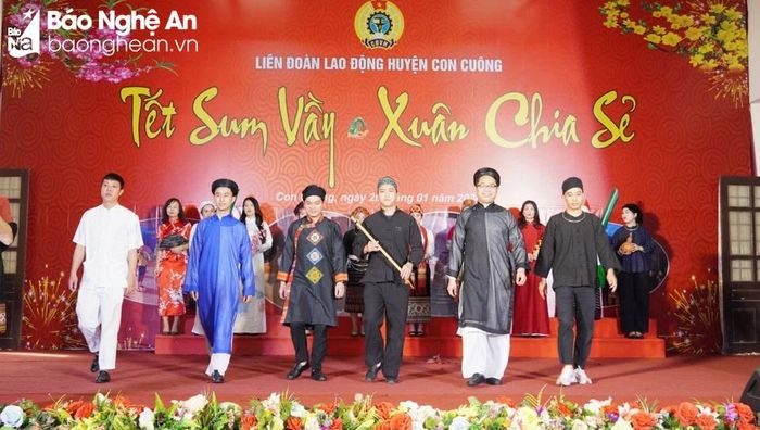 Ấm áp chương trình Tết sum vầy-Xuân chia sẻ tại huyện Con Cuông - Báo ...