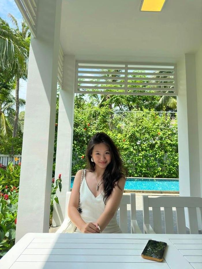 Con gái Kim Huệ khoe vẻ đẹp nóng bỏng tuổi 16, xứng danh bản sao của ...