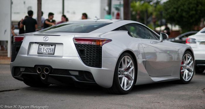Siêu xe Lexus LFA nhanh chóng có chủ mới mặc dù hư hỏng nặng - Tạp chí ...