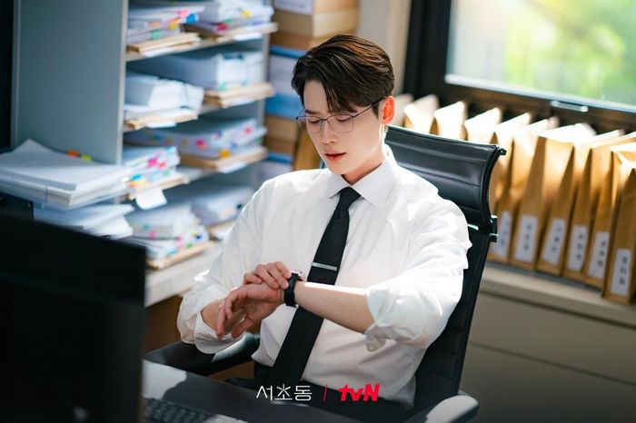 Law And The City: Lee Jong Suk đốn tim khán giả với visual 'bén lẹm ...