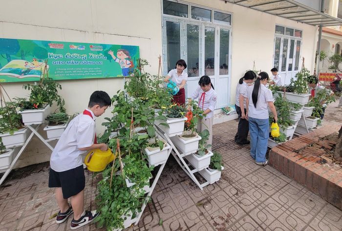 Vườn ươm học đường: Elmich Việt Nam gieo mầm sống xanh từ những điều ...
