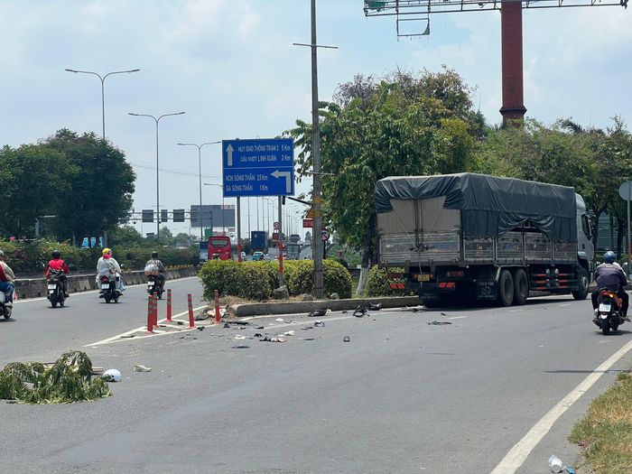 Tphcm Gia đình 3 Người Gặp Tai Nạn ở Chân Cầu Vượt Sóng Thần Người
