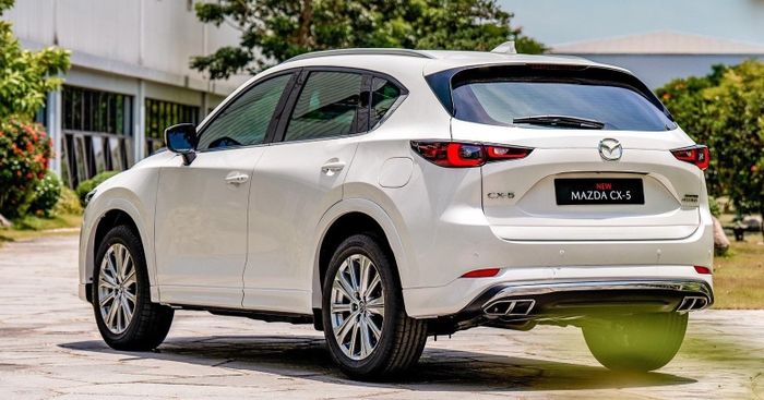 Top 10 xe bán chạy tháng 4: VinFast Limo Green dẫn đầu, Toyota Veloz ...