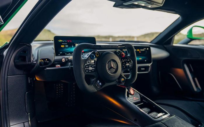 Siêu xe F1 Mercedes-AMG One chạy 185km nhận hóa đơn bảo dưỡng hơn 1,16 ...