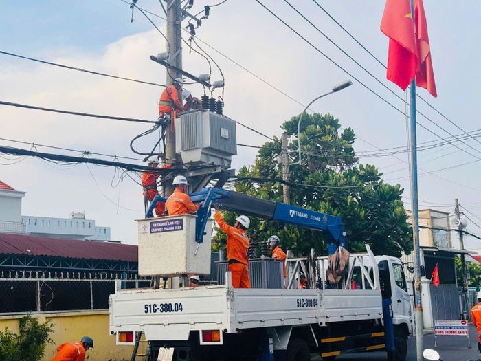 EVN phối hợp đảm bảo cung ứng điện trong thời gian nắng nóng gay gắt ...